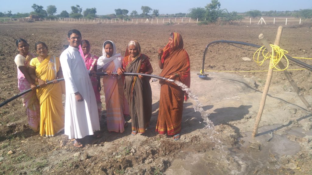 Karadi, India: grazie per il pozzo | Gruppo India